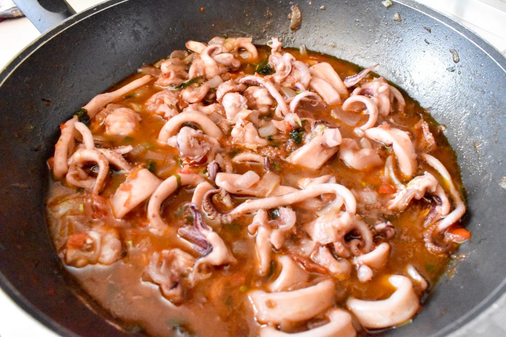 Calamari al vino rosso (with red wine) - Italian Spoon