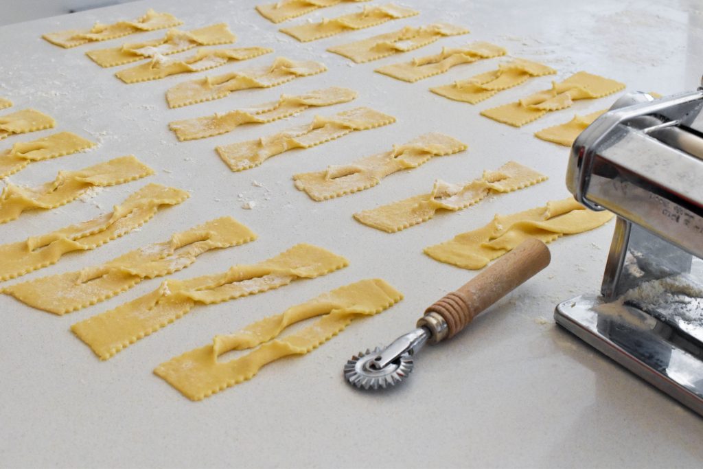 Crostoli: how to make it and more | Italian Spoon