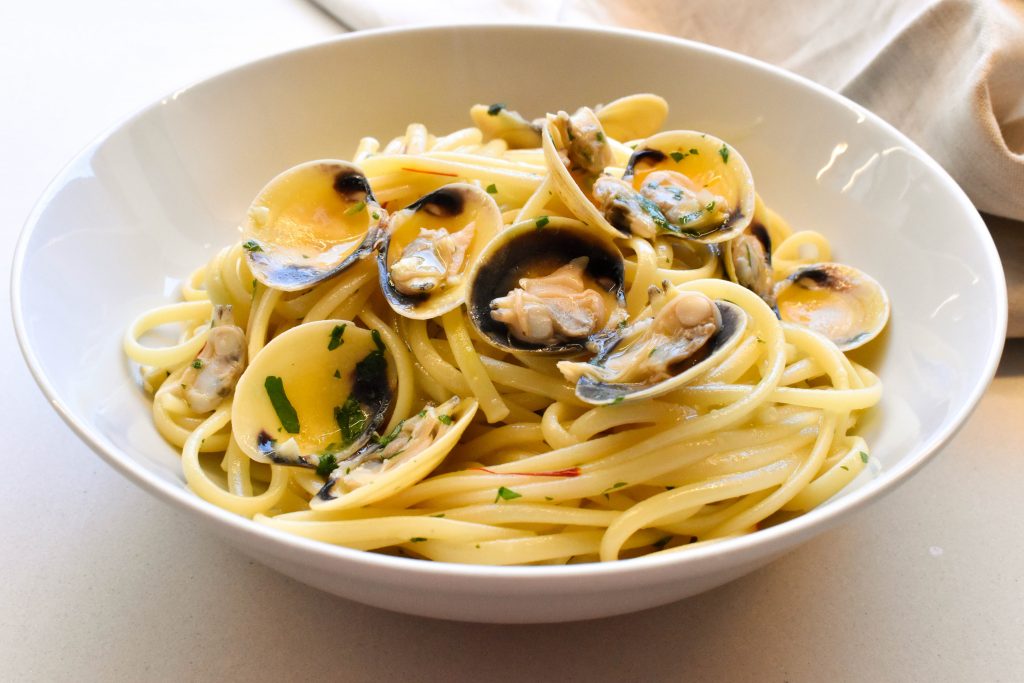 Clam pasta with saffron | ItalianSpoon